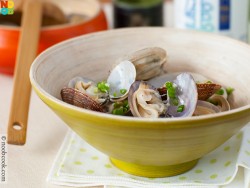 Sake-Steamed Clams Recipe | Asari no Sakamushi