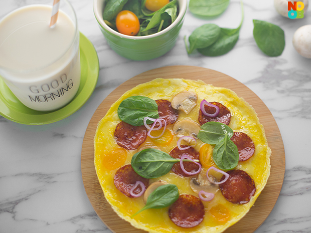 Pepperoni "Pizza" Omelette Recipe | NoobCook.com