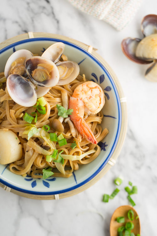 Ingredient Spotlight: Ee-Fu Noodles (Yi Mein) | NoobCook.com