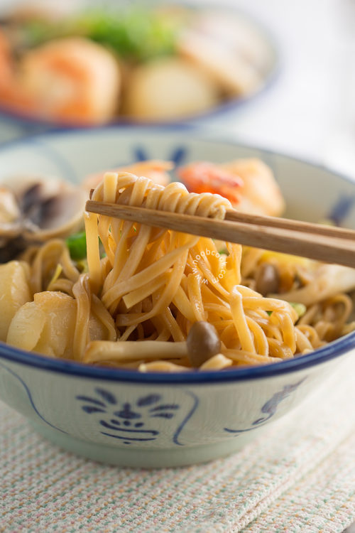 Seafood Ee-Fu Noodles Recipe (Yee Mien) | NoobCook.com