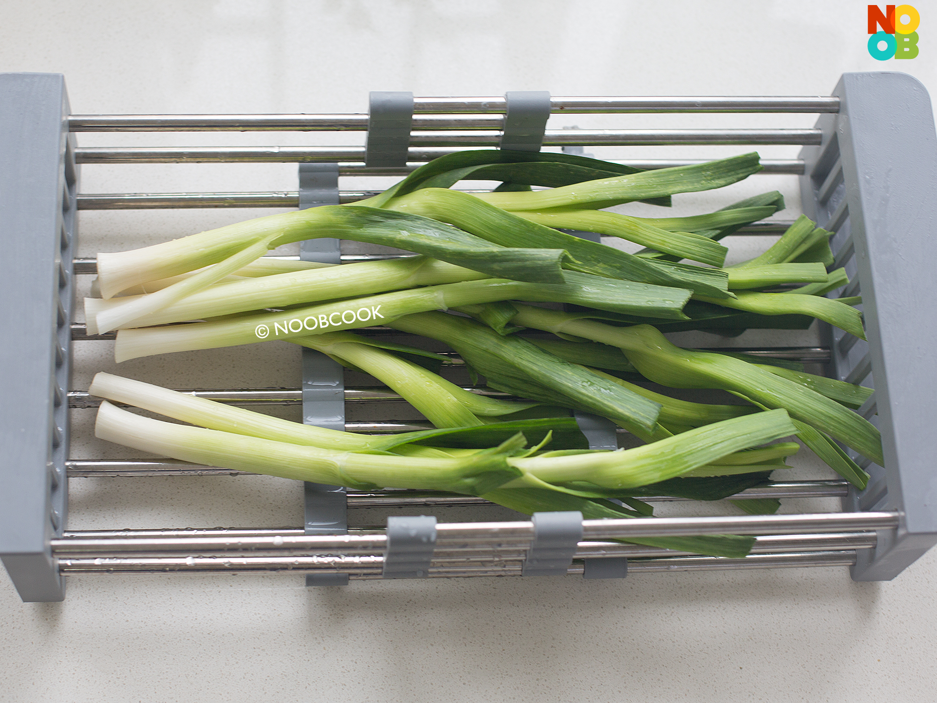 Stir-fry Leeks with Prawns Recipe | NoobCook.com
