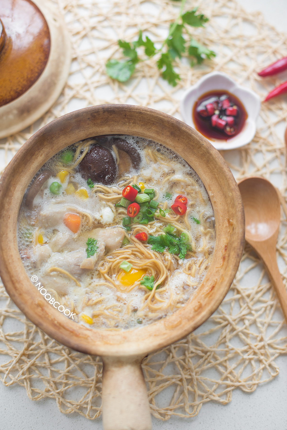 Claypot Chicken Yee Mee Noodles Recipe | Yi Mien Recipe | Noob Cook