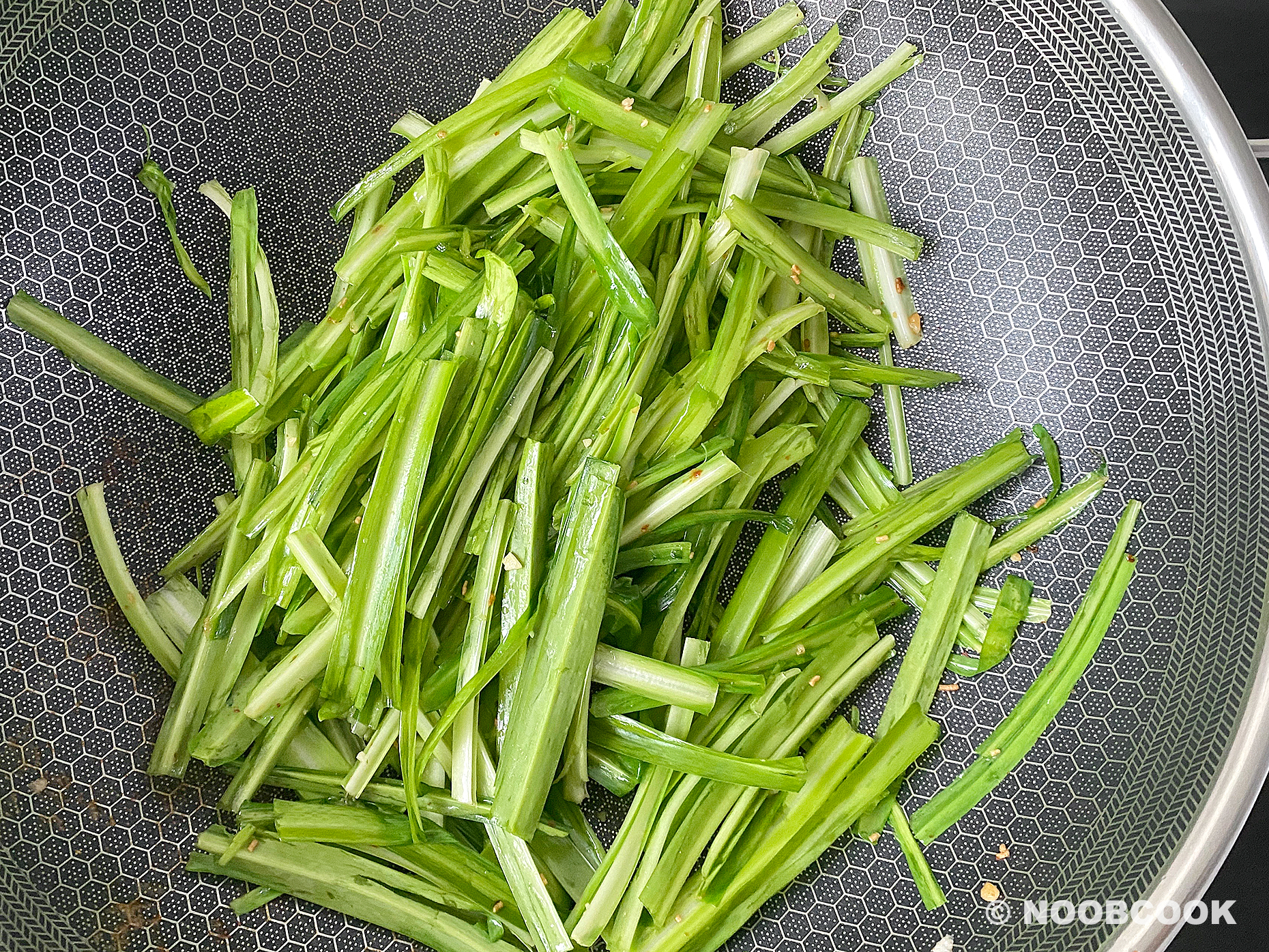 Stir-fry Royale Chives & Prawns Recipe | NoobCook.com