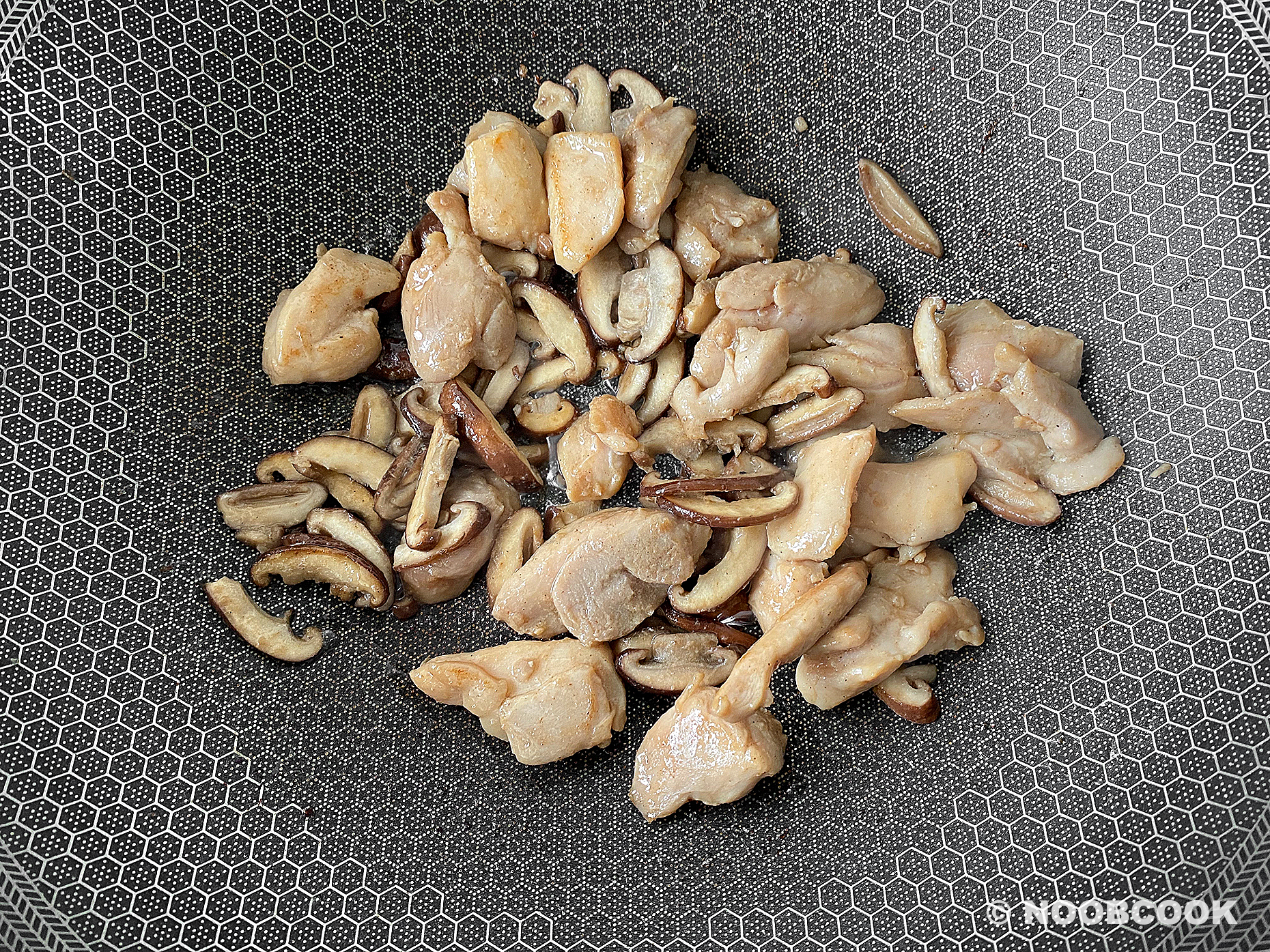 Stir-fry Chicken, Shiitake & Scallion Recipe | NoobCook.com