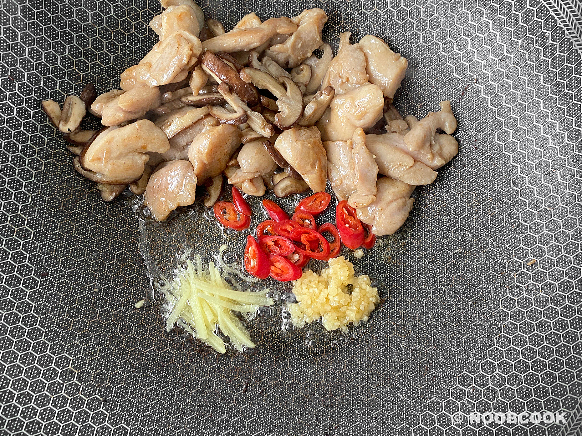 Stir-fry Chicken, Shiitake & Scallion Recipe | NoobCook.com