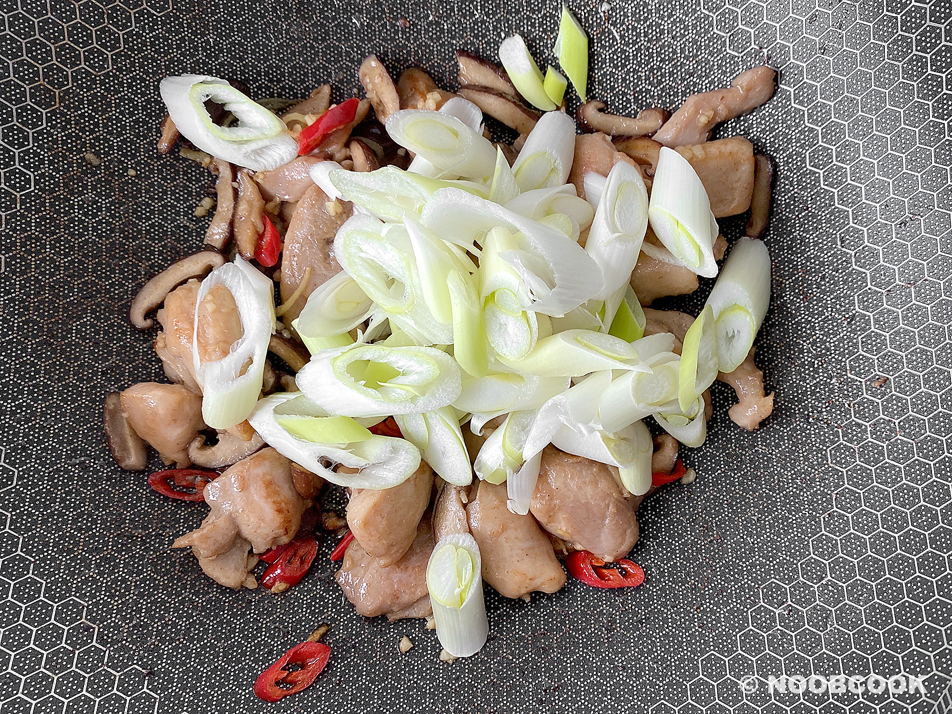 Stir-fry Chicken, Shiitake & Scallion Recipe | NoobCook.com