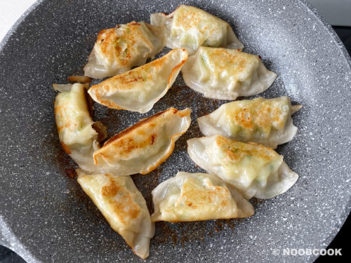 Bento: Bacon, Pea Shoots, Egg, Gyoza & Pasta Recipe | NoobCook.com