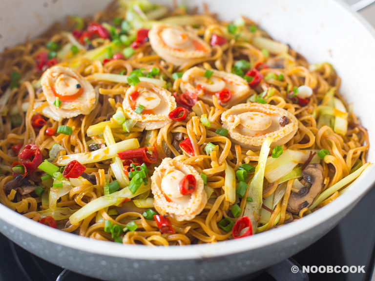 XO Sauce Ee-fu Noodles Recipe | NoobCook.com