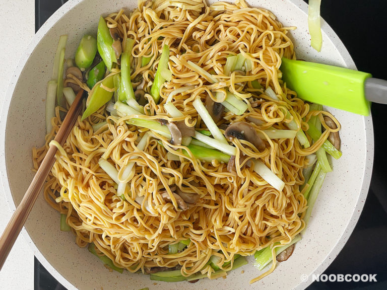 Baby Abalone Ee-Fu Noodles Recipe | NoobCook.com