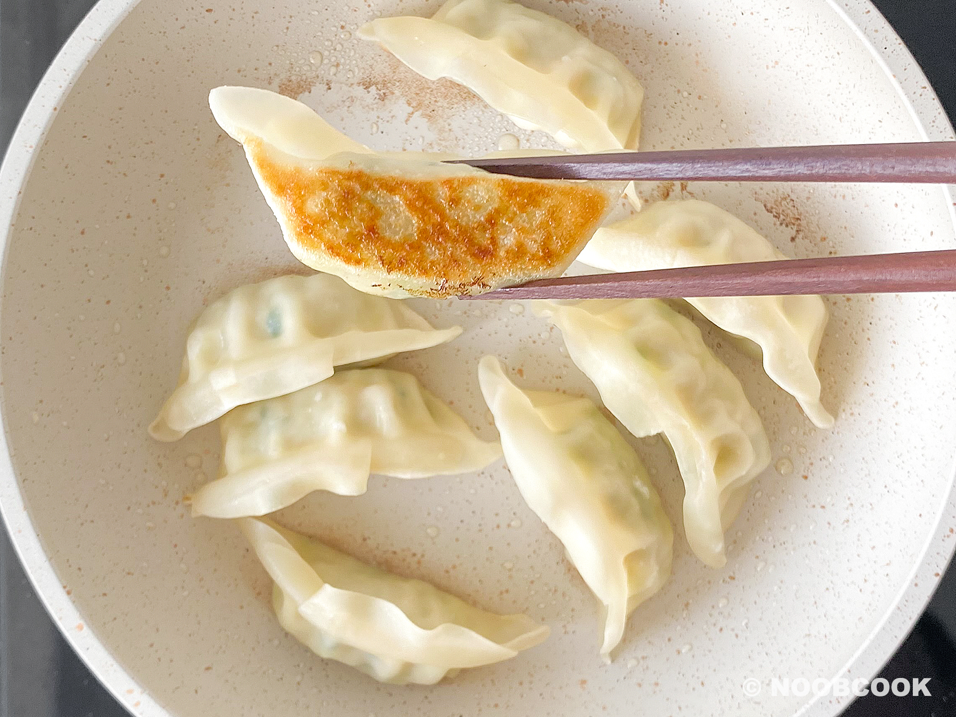 How to Pan Fry Gyoza (Frozen Supermarket) | Noob Cook