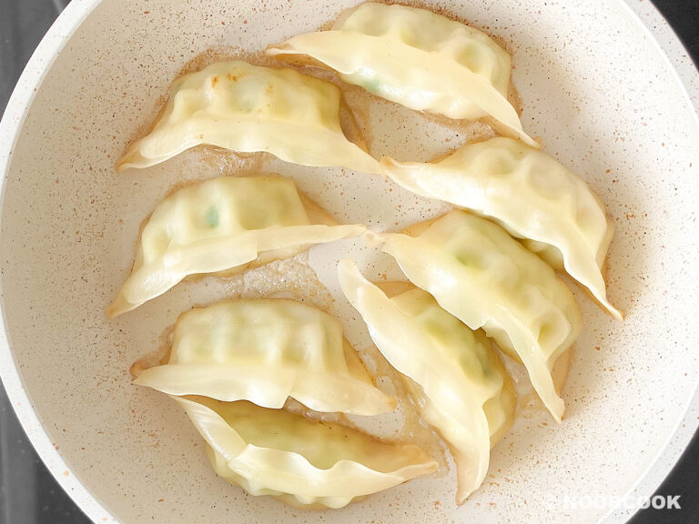 How to Pan Fry Gyoza (Frozen Supermarket) | Noob Cook