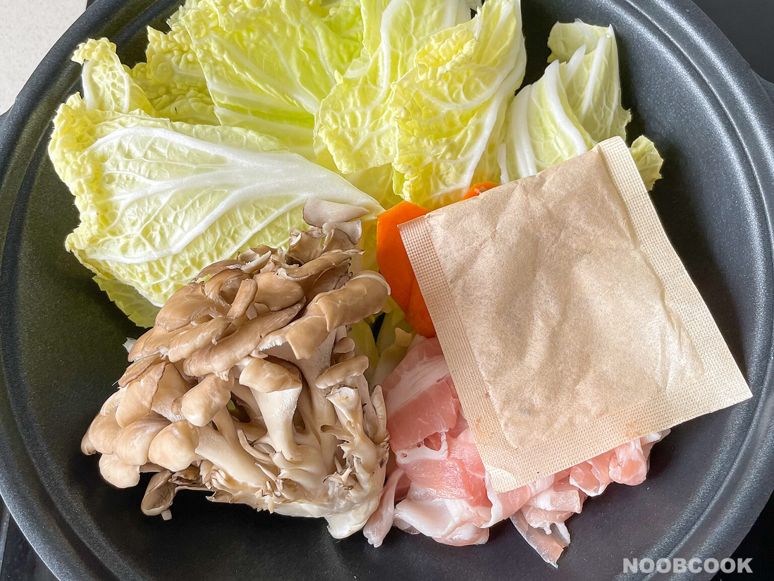 One-Pot Sliced Pork Udon Recipe | NoobCook.com