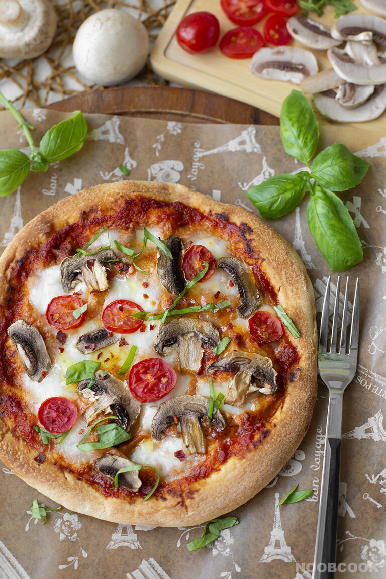 Mushroom Margherita Mini Pizza Recipe | NoobCook.com